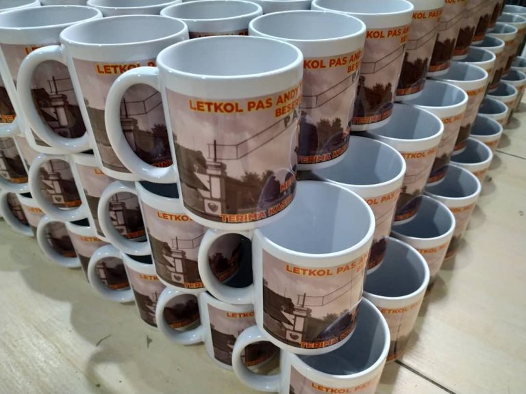 MUG KERAMIK WARNA DARI SIAPCETAK, MUG CANTIK DAN BERKUALITAS BAGUS ...